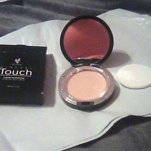 Younique Makeup | Loose Powder Foundation | Poshmark
